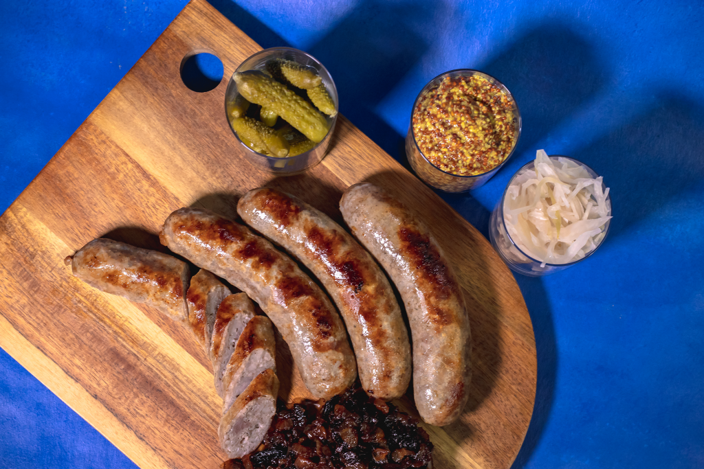 Beer Poached Bratwurst and Onions - kiyafries